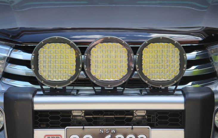 7 Ways To Mount a Light Bar on Roof Without Drilling | HandyHabits