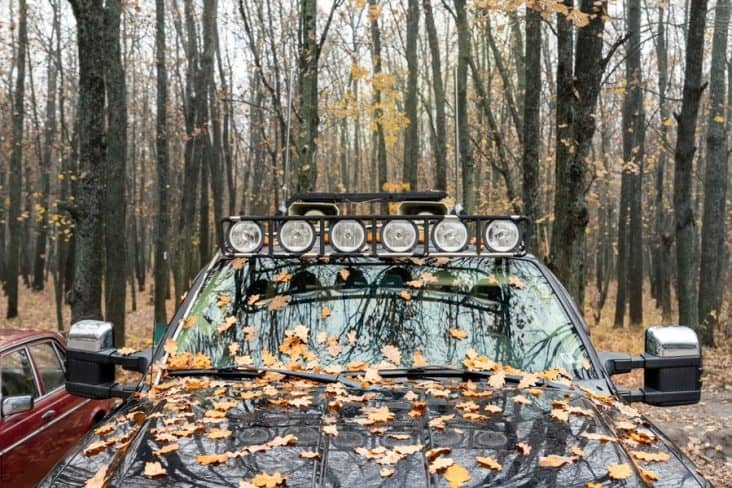 7 Ways To Mount a Light Bar on Roof Without Drilling | HandyHabits